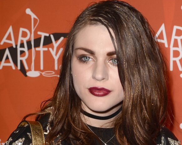 Kurt Cobain’s Daughter Makes Surprising Debut Video Appearance! Kurt Cobain’s Daughter Makes Surprising Debut Video Appearance!