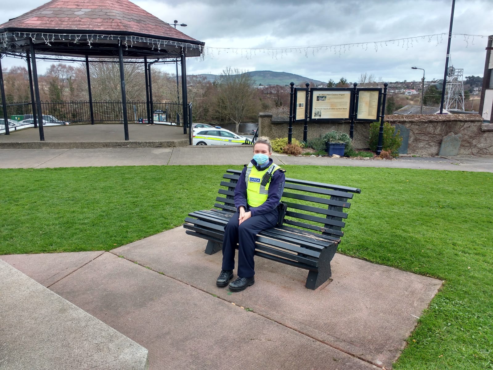 Wicklow Expand Range Of 'Chatting Benches' To Have a Natter With Gardaí